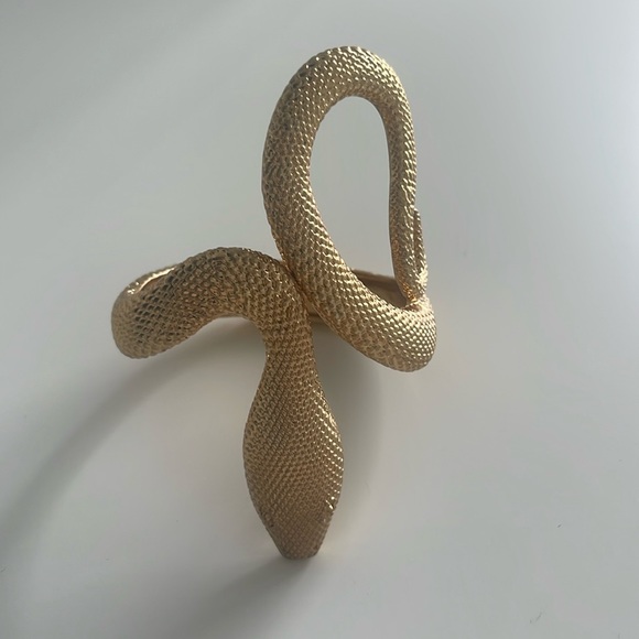 Zara | Jewelry | Zara Gold Snake Bangle Excellent Condition Never Worn ...